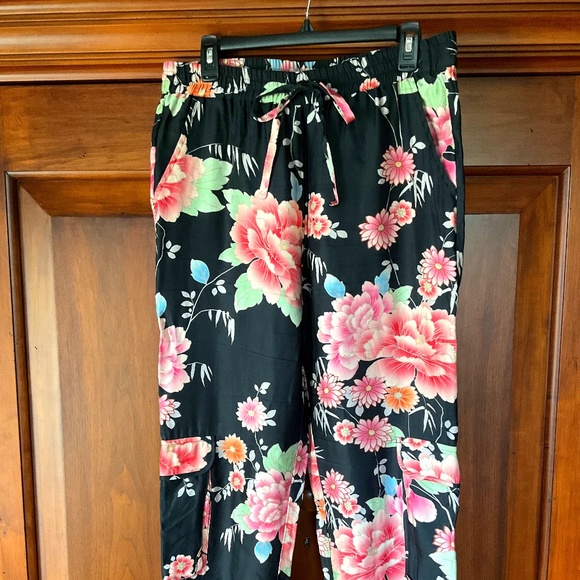 Johnny Was | Pants & Jumpsuits | Johnny Was Floral Cargo Pants | Poshmark